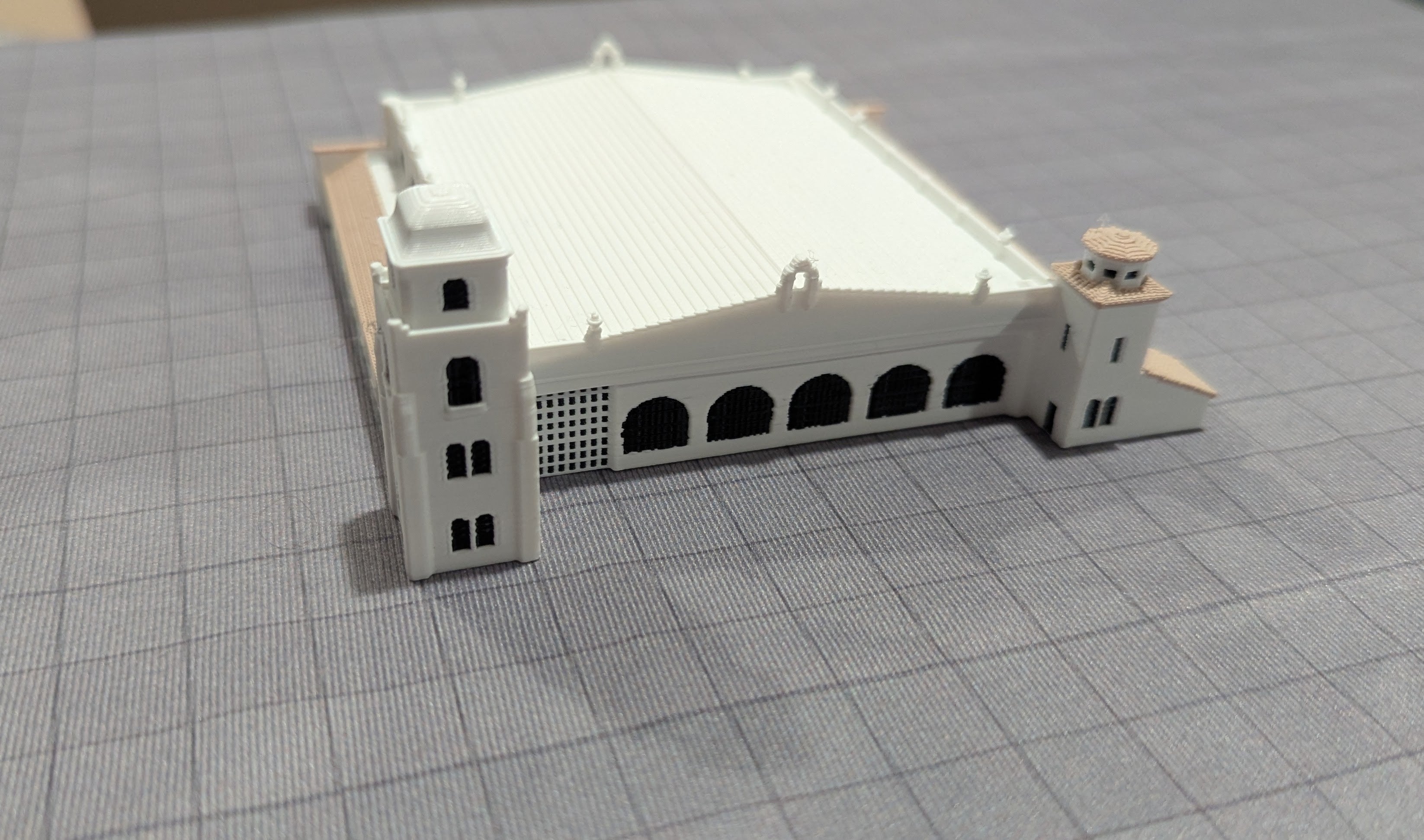 LAX Hangar 1 – 1:400 Scale Model – Tarmac Designs
